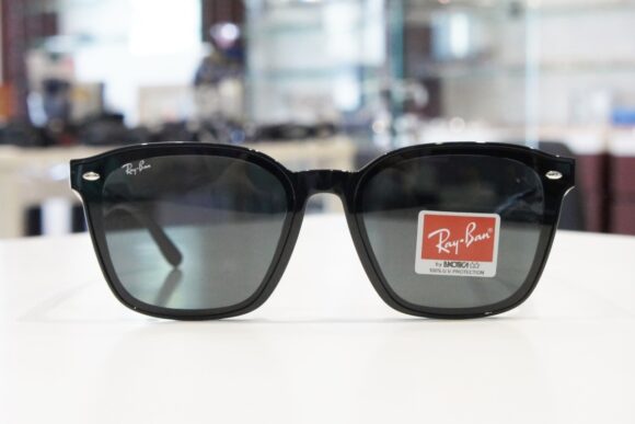 オーバーサイズがかっこよくキマるRay-Ban「RB4392D」のサングラスをご紹介します！