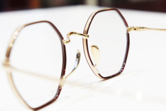 オクタゴンシェイプのカメマンネン「KMN‐7311」は個性あふれるオシャレメガネです！