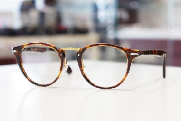 Persolの調光サングラス「Typewriter Edition（3108-S）」がレトロかっこいい！