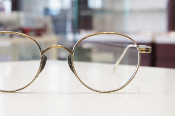 強度近視さんの悩みを解決！カメマンネン「KMN-113」のメガネなら失敗しません！